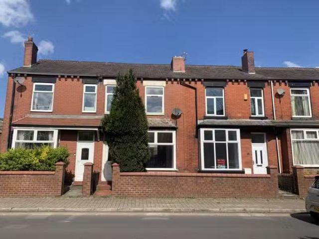 3 bedroom terraced house for rent in Thicketford Road, BL2