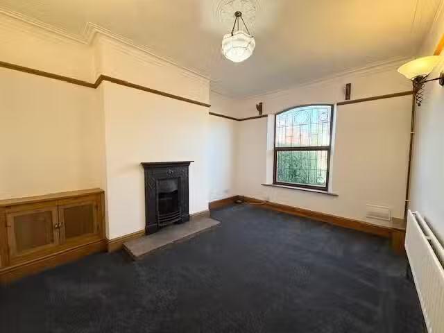 3 bedroom terraced house for rent in Thicketford Road, BL2