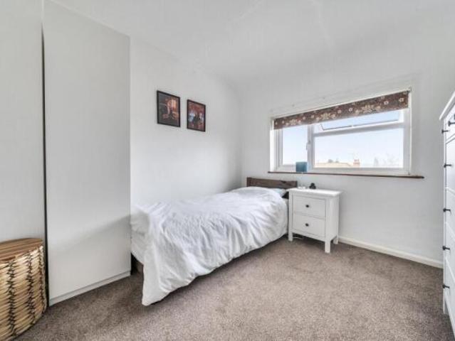 3 bedroom terraced house for rent in Thirlmere Avenue, Tilehurst, Reading, RG30