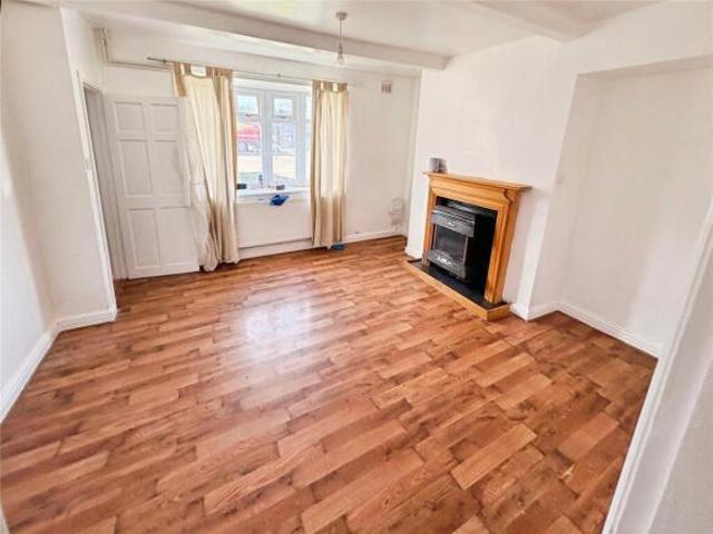 3 bedroom terraced house for rent in Thompson Avenue, Wolverhampton, West Midlands, WV2