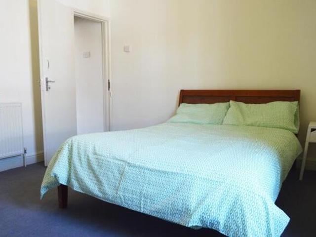 3 bedroom terraced house for rent in Thornton Road, Stoke on Trent, ST4