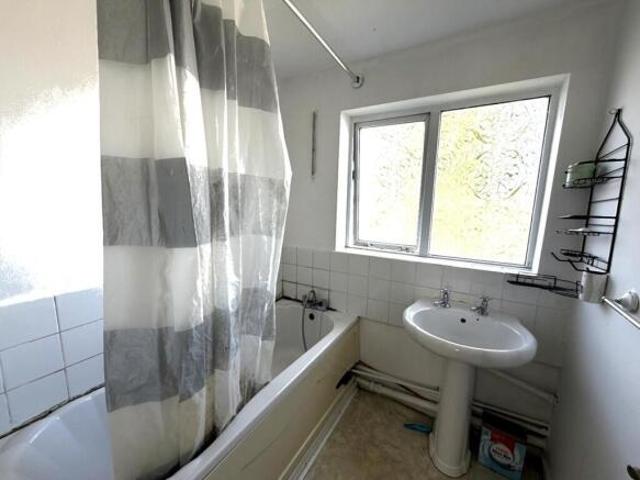 3 bedroom terraced house for rent in Thornbury Way, NG5