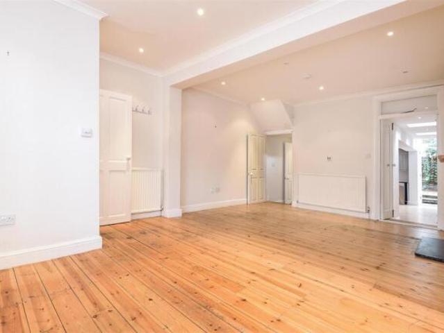 3 bedroom terraced house for rent in Thorne Street, Barnes, SW13