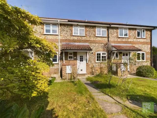 3 bedroom terraced house for rent in Throgmorton Road, Yateley.