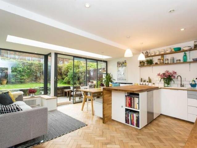 3 bedroom terraced house for rent in Trecastle Way, Tufnell Park, N7