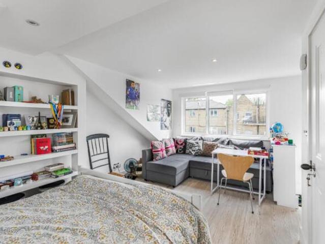 3 bedroom terraced house for rent in Treadgold Street, Notting Hill, London, W11