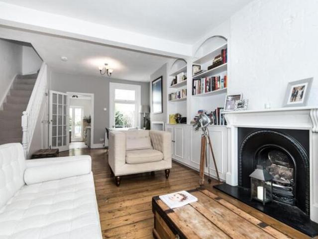 3 bedroom terraced house for rent in Trehern Road, East Sheen, SW14