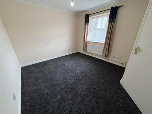 3 bedroom terraced house for rent in Tulip Garden, Ilford, IG1