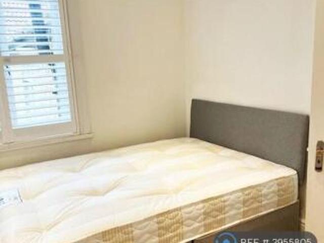 3 bedroom terraced house for rent in Tunis Road, London, W12
