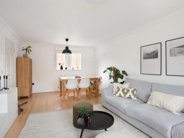 3 bedroom terraced house for rent in Ulverston Close St. Albans AL1