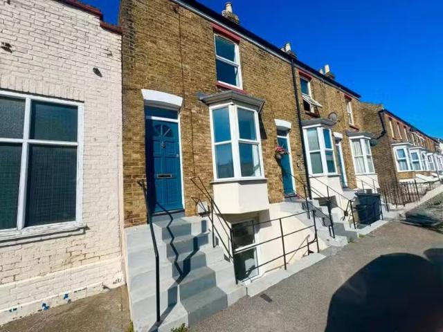 3 bedroom terraced house for rent in Upper Grove, Margate, Ken.