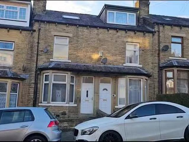 3 bedroom terraced house for rent in Upper Woodlands Road, Bra.