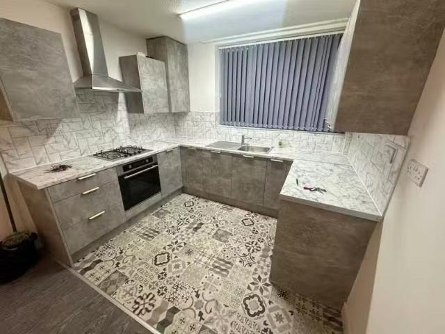 3 bedroom terraced house for rent in Vauxhall Crescent, Smiths.