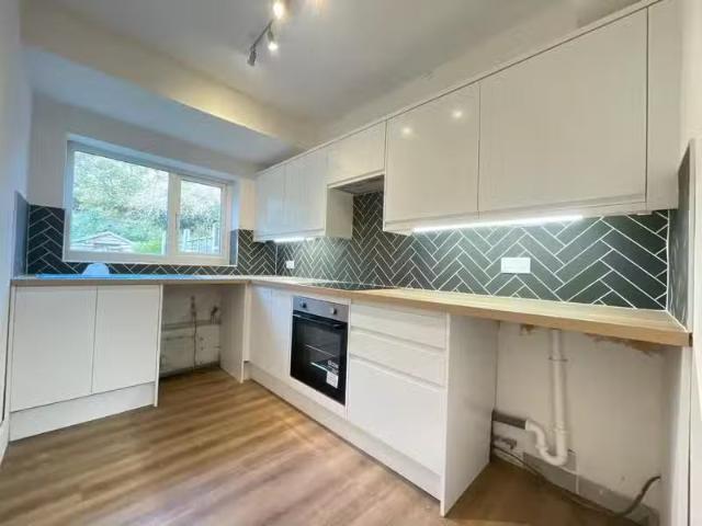 3 bedroom terraced house for rent in Vale Road, Portslade, BN4.