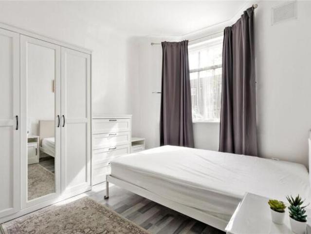 3 bedroom terraced house for rent in Valetta Grove, London, E13