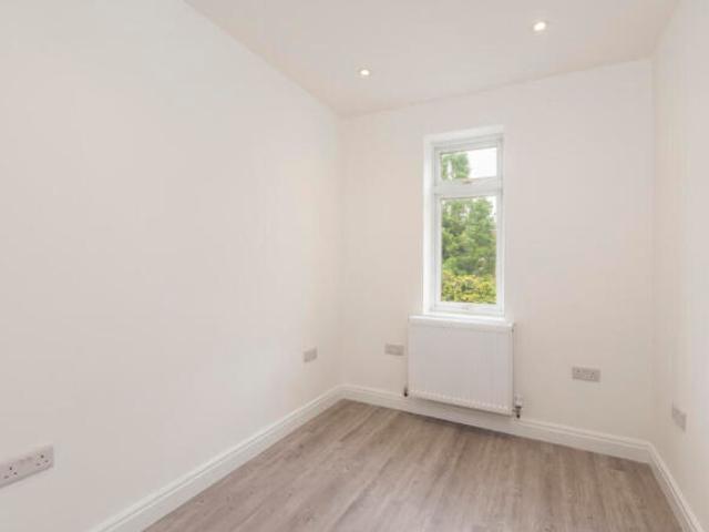 3 bedroom terraced house for rent in Varley Road, West Beckton, E16