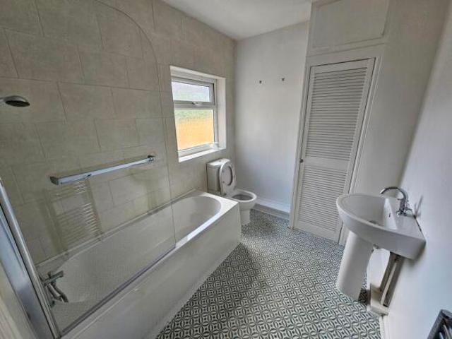 3 bedroom terraced house for rent in Vickers Road, Sheffield, S5