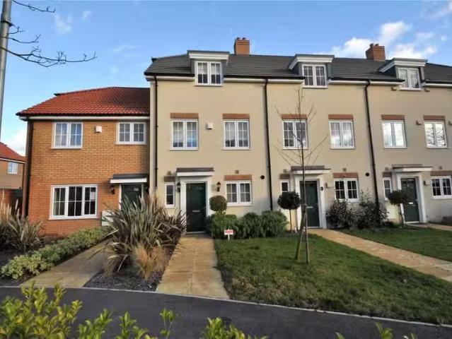 3 bedroom terraced house for rent in Villiers Road, Pilgrims P.