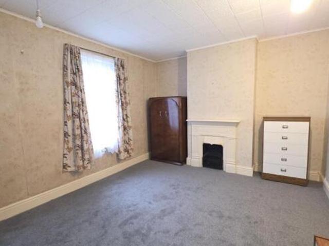 3 bedroom terraced house for rent in York Road, Swindon, SN1