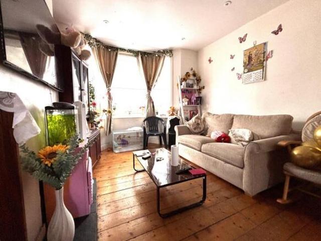 3 bedroom terraced house for rent in York Road, Swindon, Wiltshire, SN1