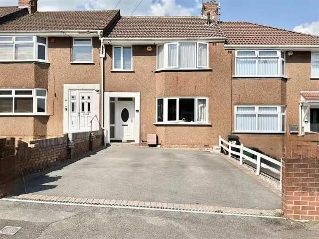 3 bedroom terraced house for rent in Yew Tree Drive, Bristol.