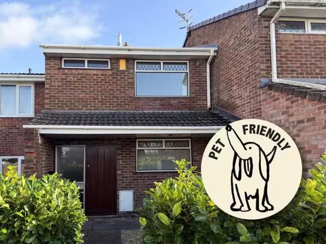 3 bedroom terraced house for rent in Yewcroft Close, Whitchurc.