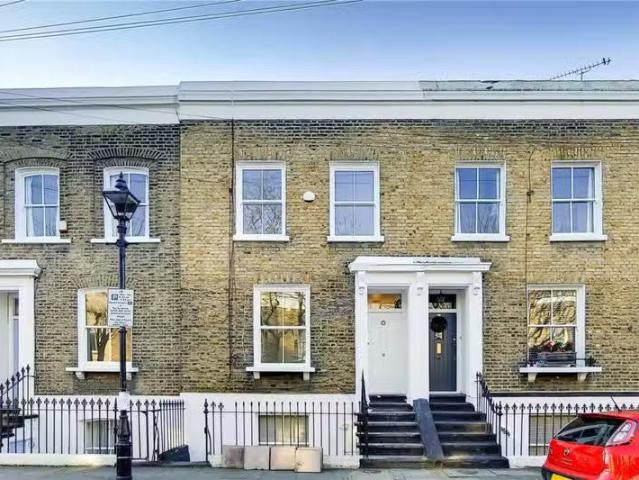 3 bedroom terraced house for rent in Zealand Road, London, E3