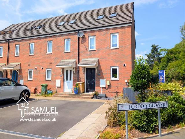 3 bedroom terraced house for sale