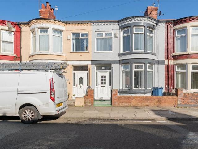 3 bedroom terraced house for sale