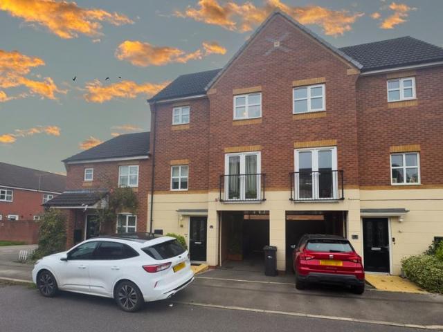 3 bedroom terraced house for sale