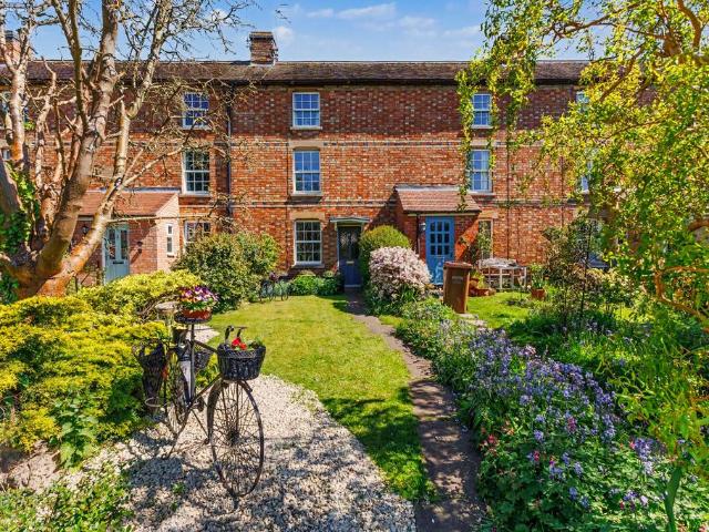 3 bedroom terraced house for sale