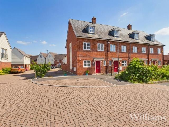 3 bedroom terraced house for sale