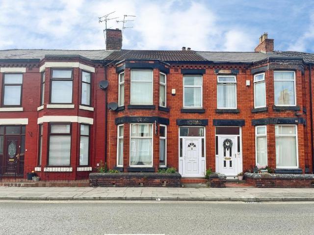 3 bedroom terraced house for sale