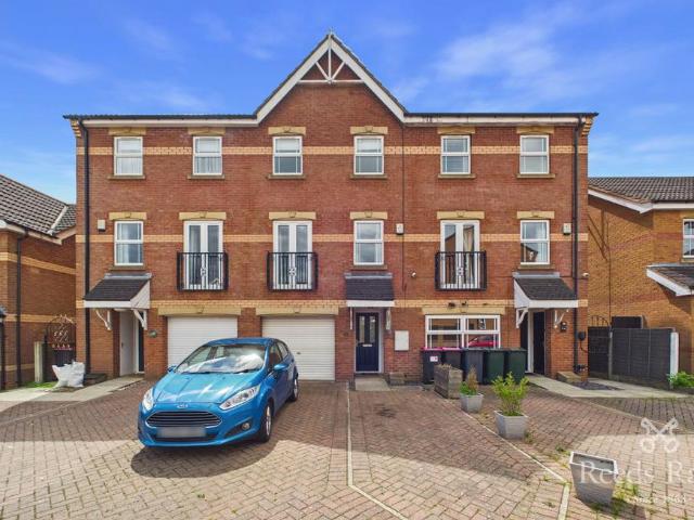 3 bedroom terraced house for sale