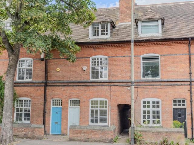 3 bedroom terraced house for sale