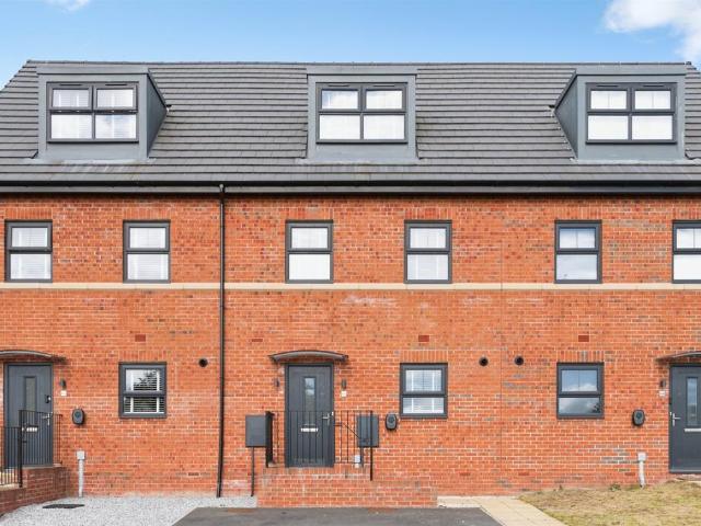 3 bedroom terraced house for sale