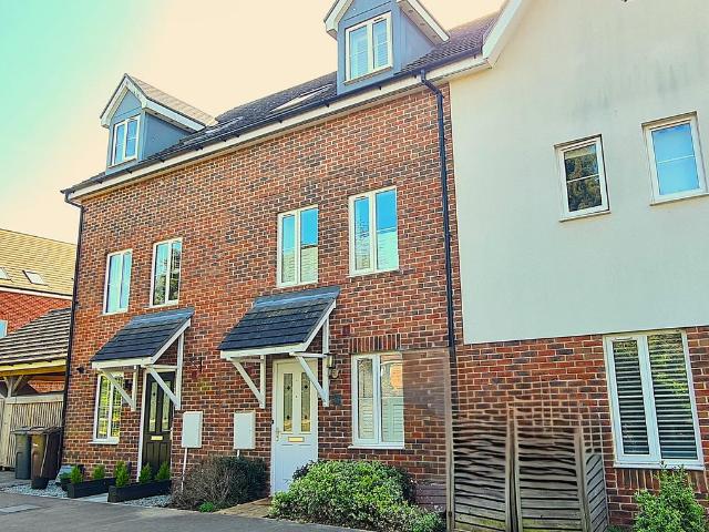 3 bedroom terraced house for sale