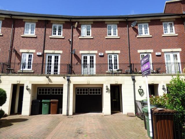 3 bedroom terraced house for sale