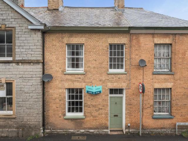 3 bedroom terraced house for sale