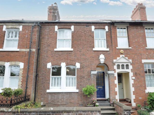 3 bedroom terraced house for sale