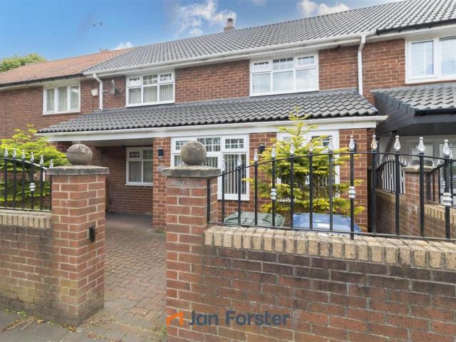 3 bedroom terraced house for sale