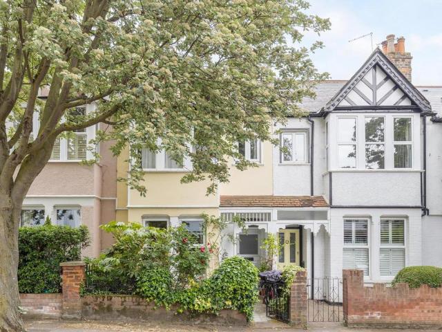 3 bedroom terraced house for sale