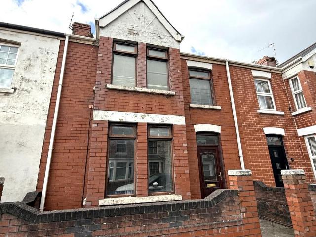 3 bedroom terraced house for sale