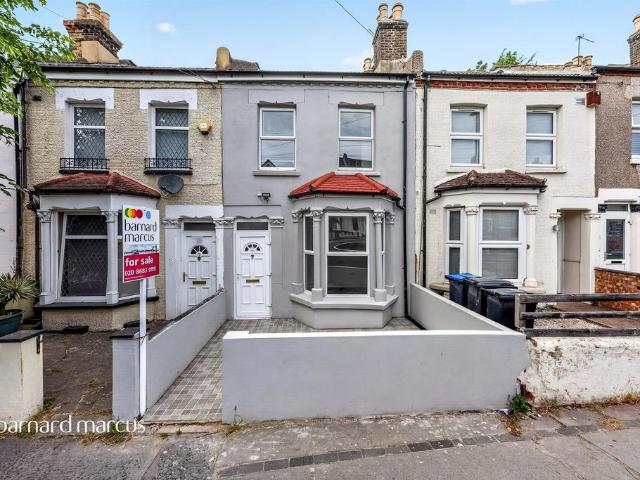 4 bedroom terraced house for sale