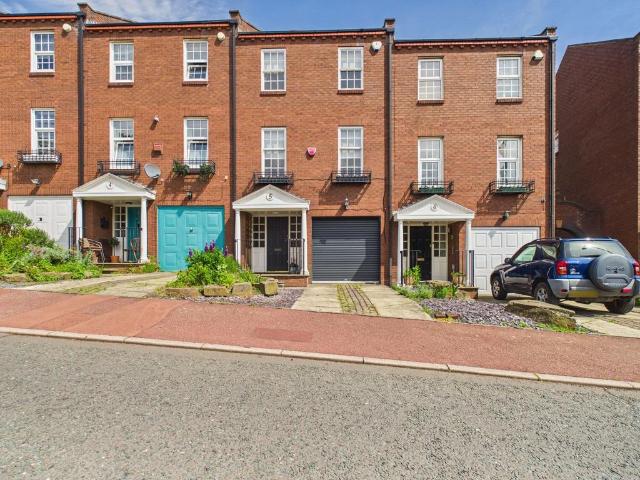 3 bedroom terraced house for sale