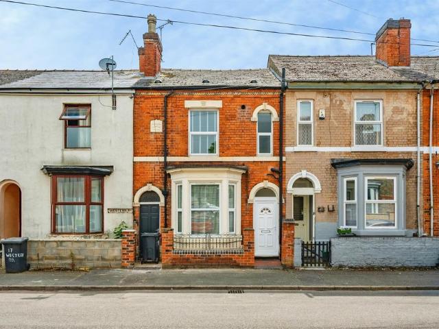 3 bedroom terraced house for sale