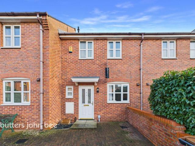 3 bedroom terraced house for sale