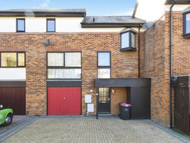 3 bedroom terraced house for sale