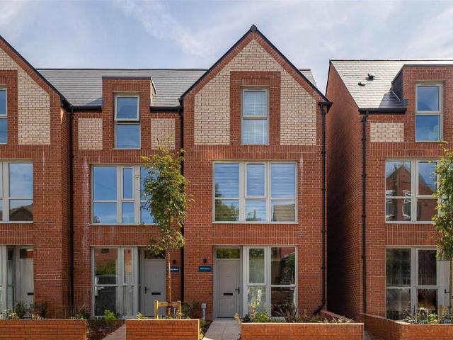 3 bedroom terraced house for sale