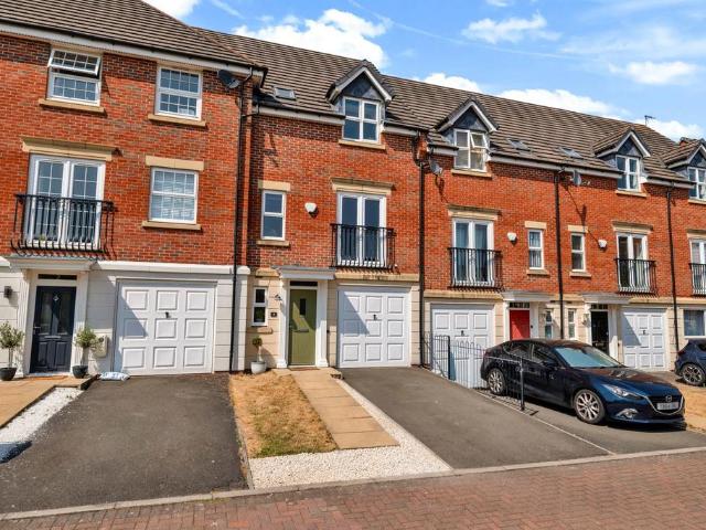 3 bedroom terraced house for sale